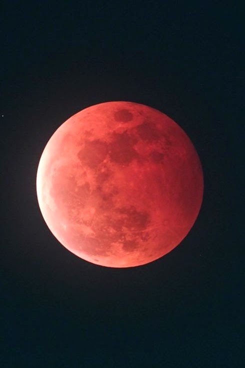Why blood moon is red? - Articles