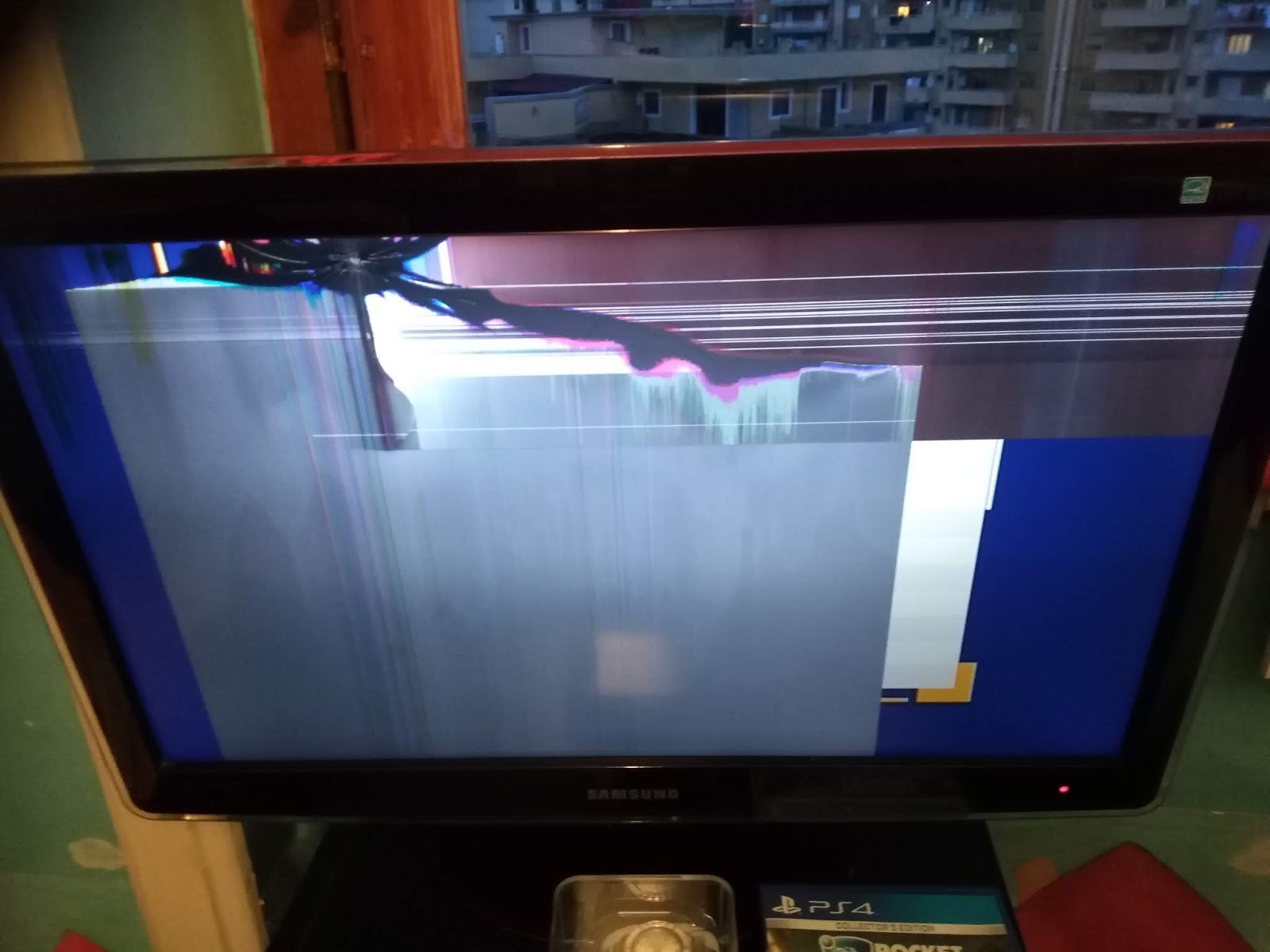 Samsung LCD TV spacc (smashed Samsung LCD TV)