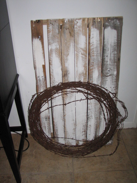 texas countrygirl: decorating with barbed wire