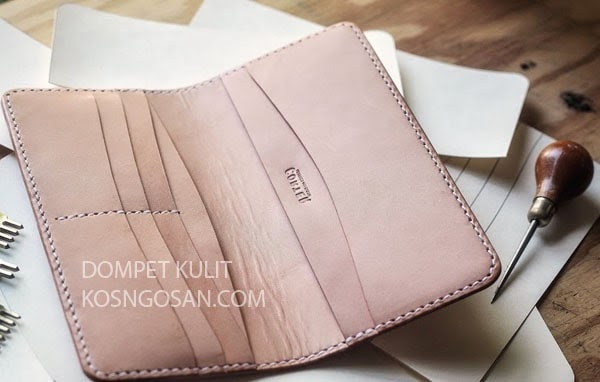 15 Cara Merawat Dompet Kulit Supaya Awet - KOSNGOSAN