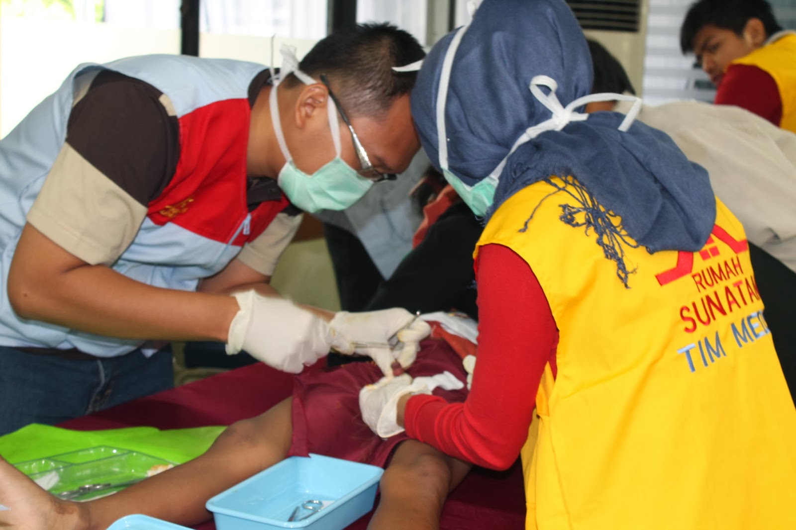 SUNATAN MASAL: Sunatan Massal IKA-UII 1000 orang peserta