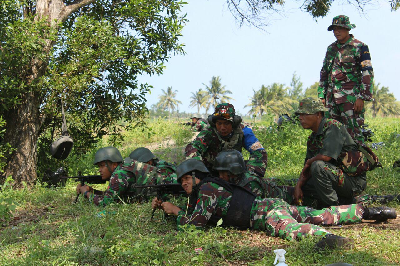 Di Kebumen, Prajurit Kostrad Pertajam Kemampuan dengan Latihan Menembak