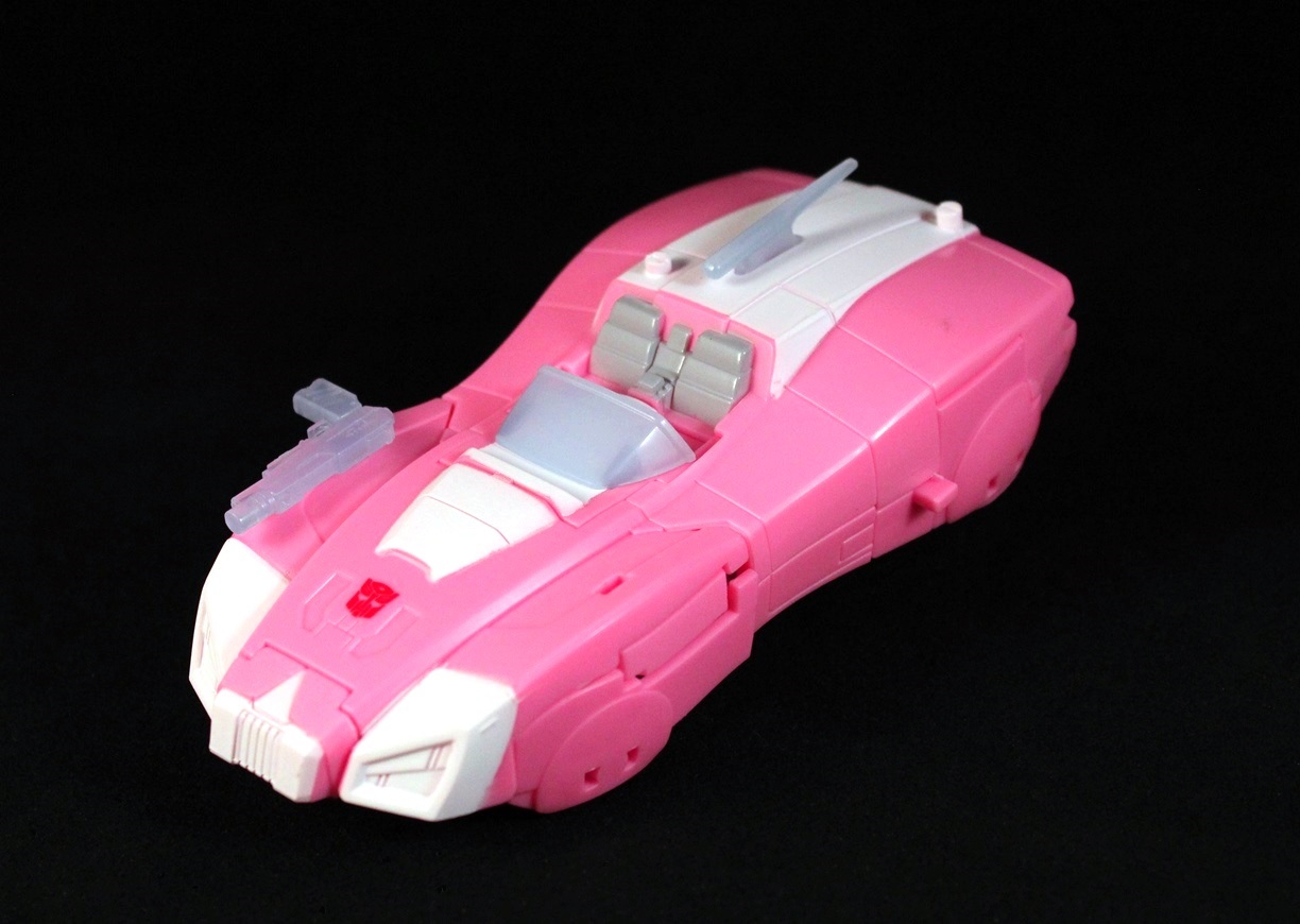 She's Fantastic: Transformers Earthrise - ARCEE!
