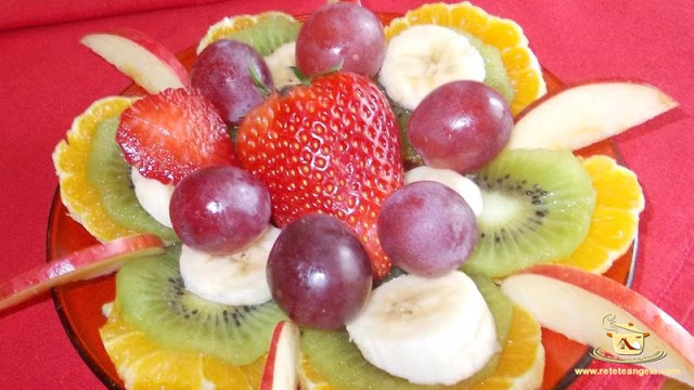 Salata de fructe ~ Retete culinare simple si gustoase