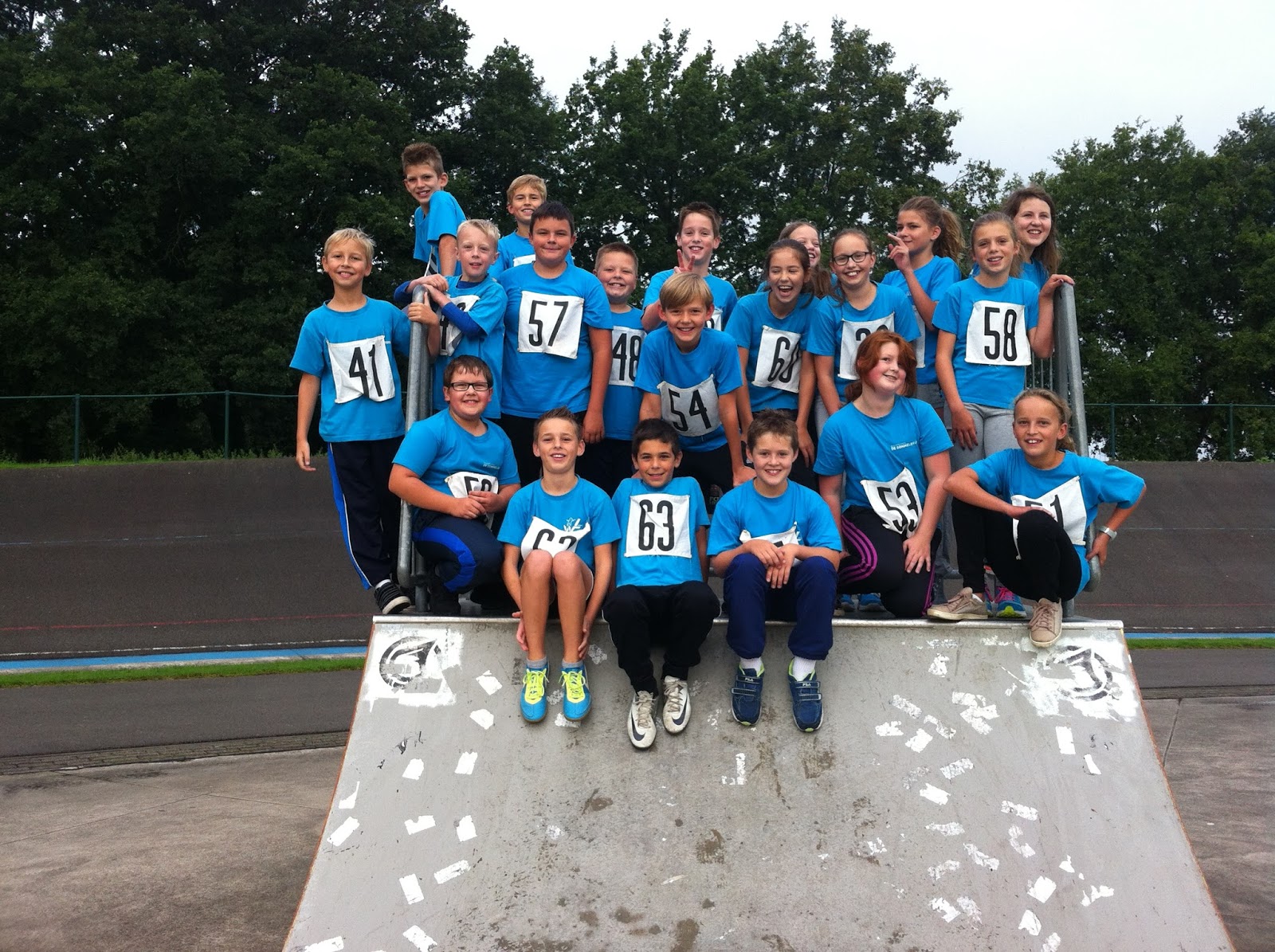 Basisschool De Dommelbrug: sportdag 6de leerjaar