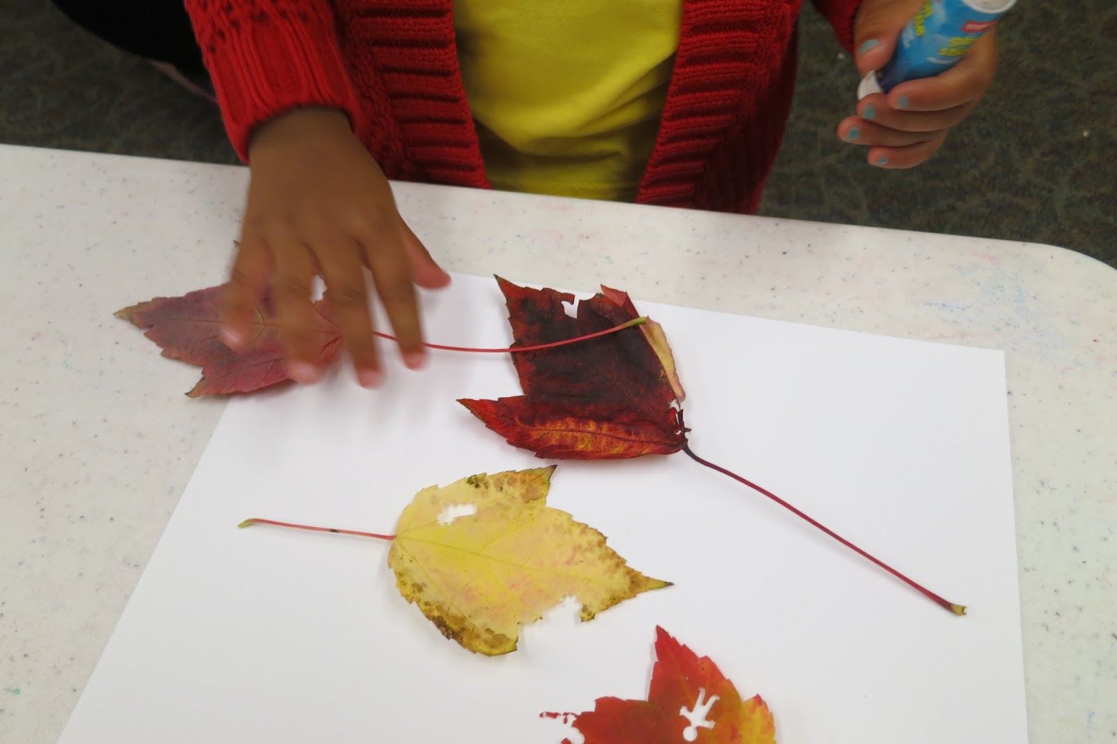 Toddler Art Class: Leaf Punching : library makers