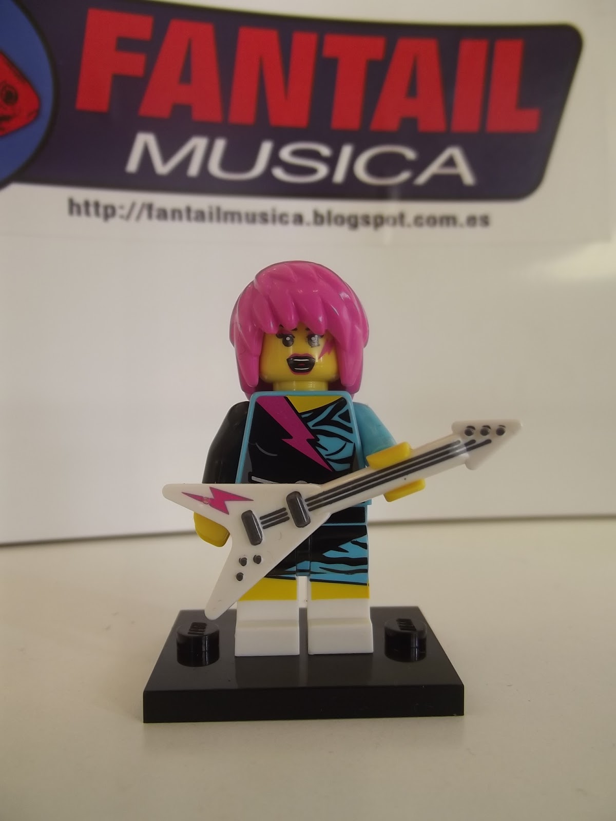 Lego - Rocker Girl (2012) - Fantail Música