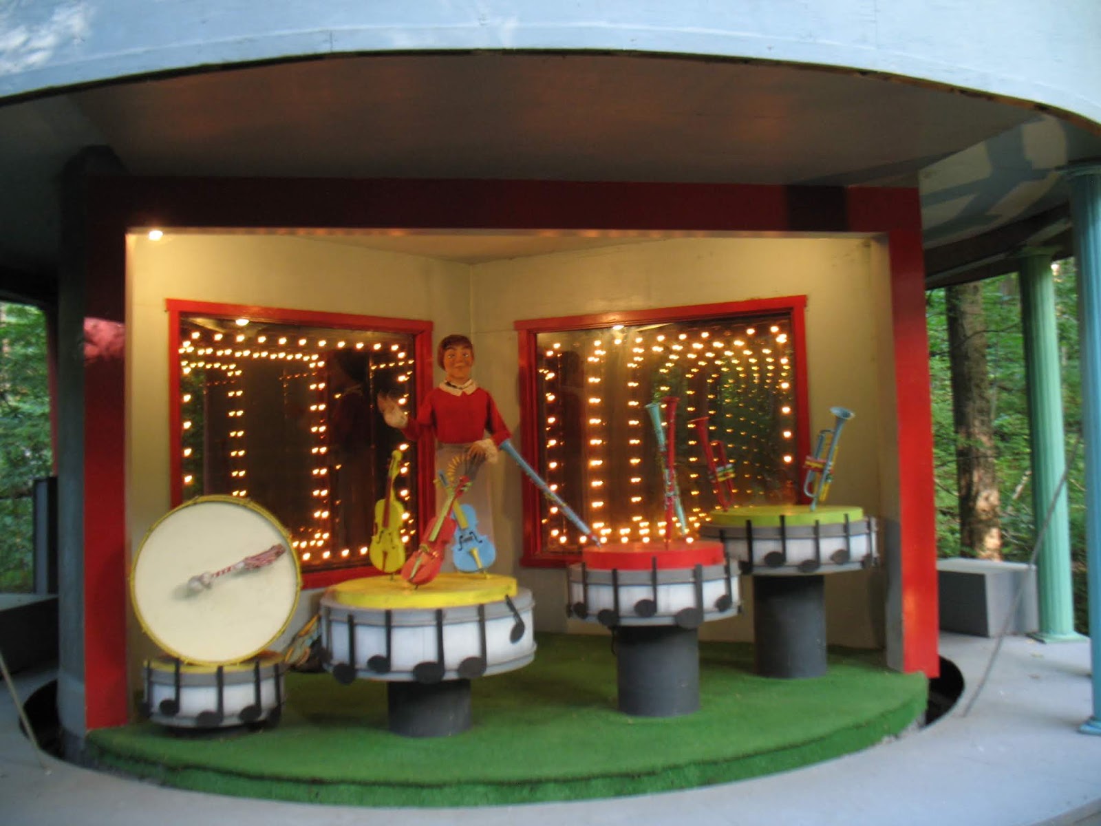 Bayern Kurve Blog: Idlewild's Mister Rogers' Neighborhood of Make ...