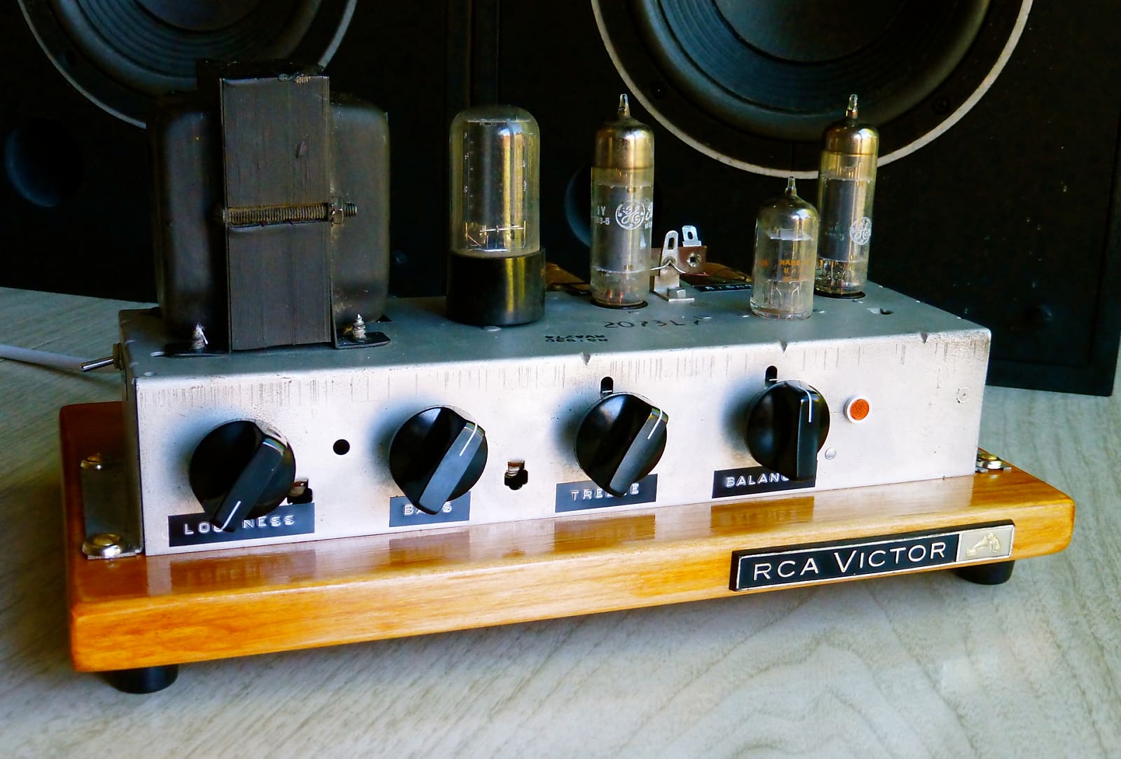 Origami Night Lamp: Tube Amp on a Plank # 1: RCA Victor RS-193 Single ...