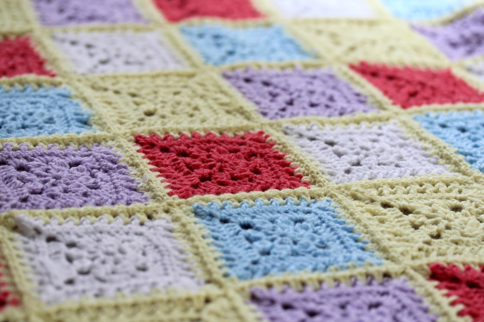 Crochet Baby Rugs: Project 12 - Yellow framed afghan
