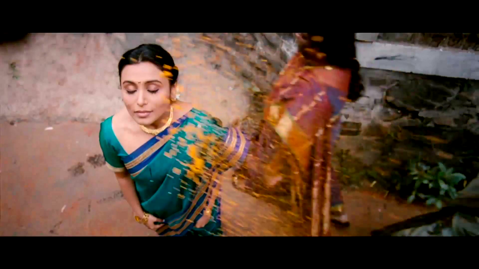 Rani Mukherjee's cute, funny and dashing looks in Aiyyaa 2012 movie revealed ~ GossipCouch