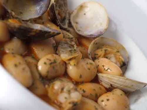 Recetas de León a esgaya: HABONES CON ALMEJAS