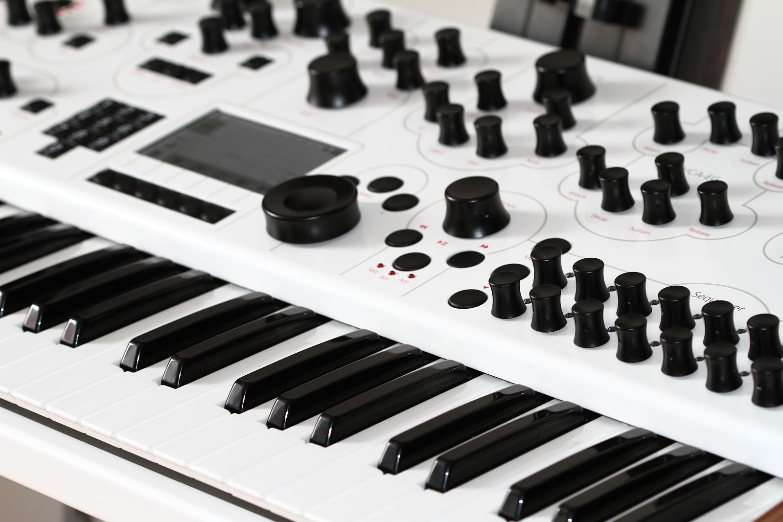 MATRIXSYNTH: First Look at the New Modulus Synthesizer Keyboard - Video ...
