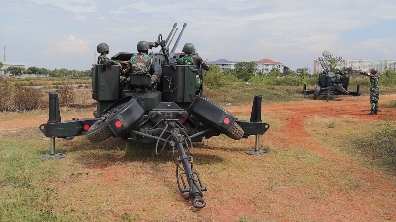 DEFENSE STUDIES: Arhanud Korps Marinir Latihan Pertahanan Udara Komposit