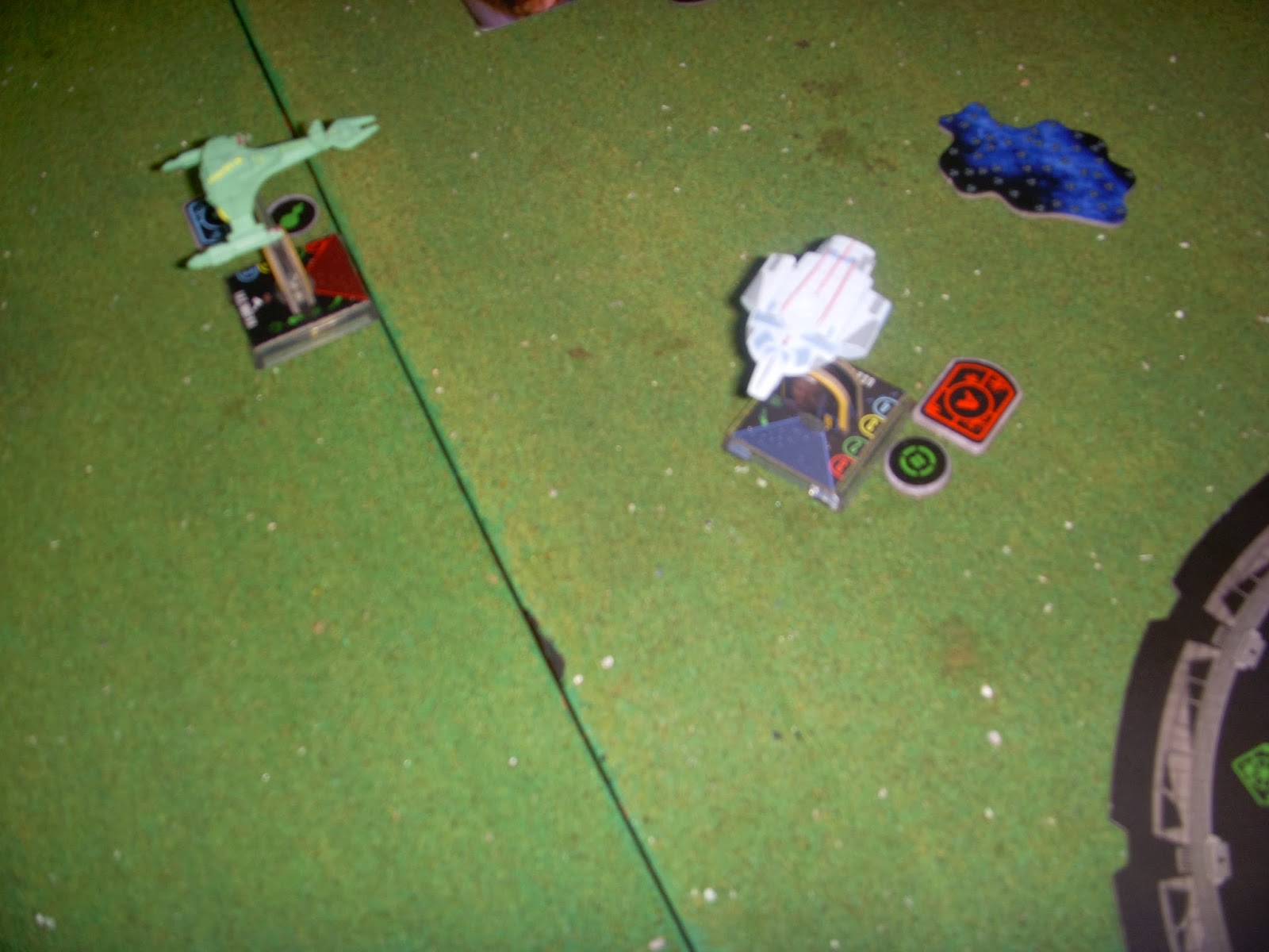 The Gen.: STAR TREK: ATTACK WING. RAID ON DS9.