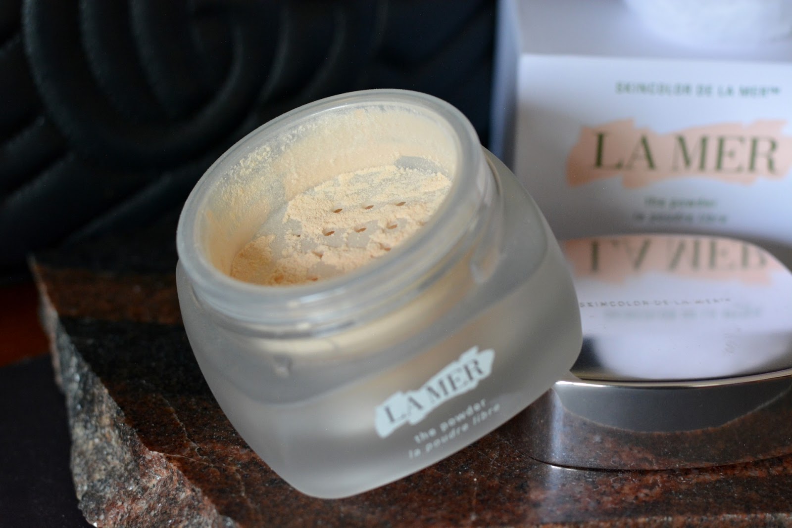 Kultowy puder SkinColor de La Mer