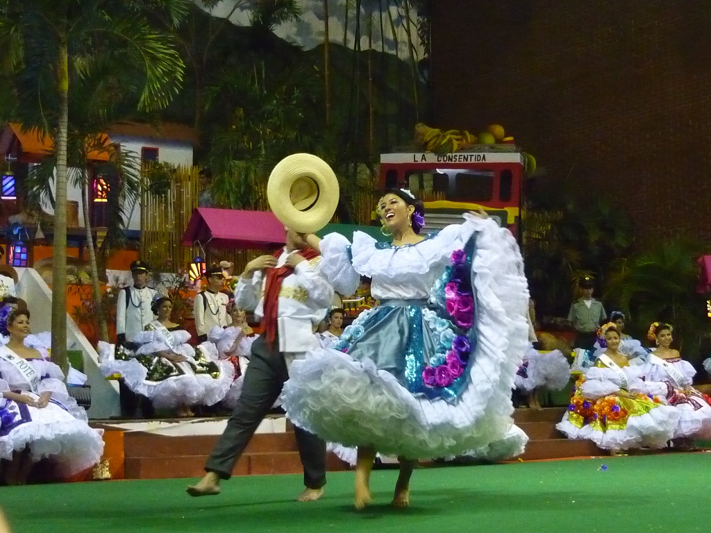 Arte, cultura y turismo: Bambuco Vestuario de la Mujer