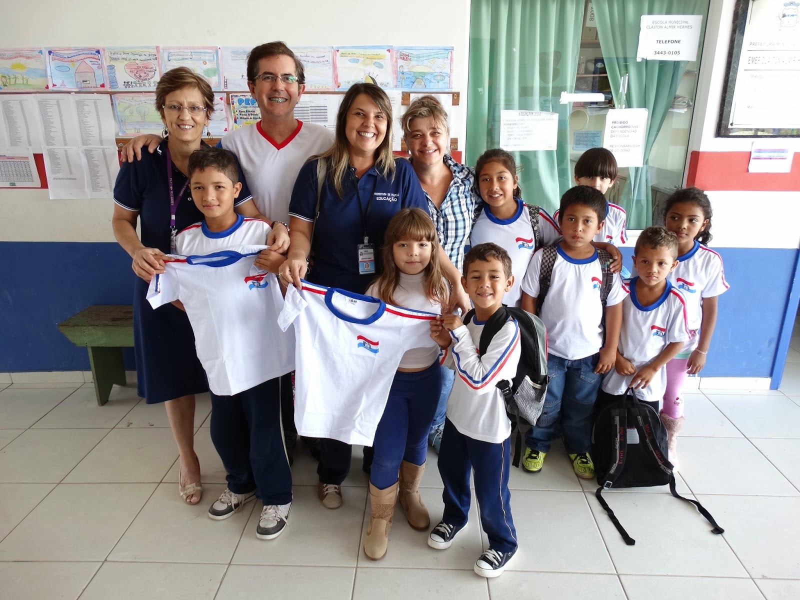 Educação e Conhecimento em Rede: Entrega de Uniformes nas Escolas