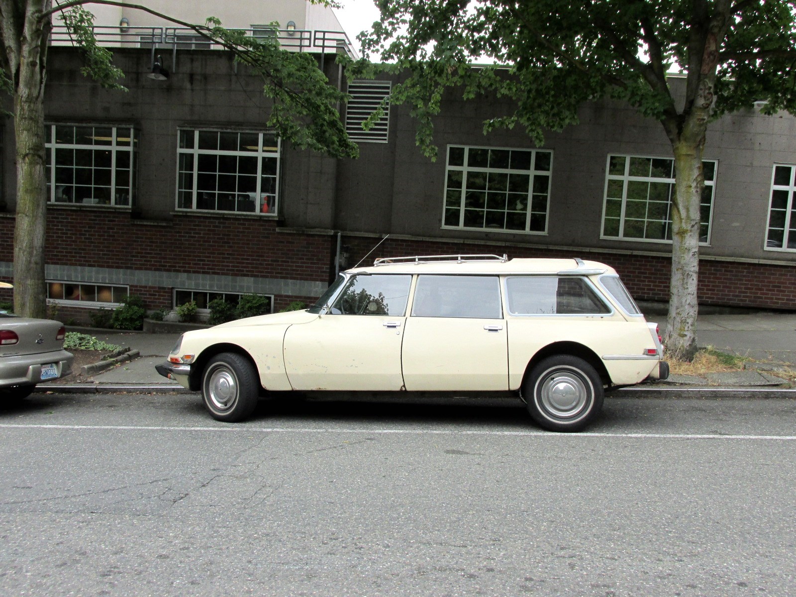 Seattle's Classics: 1973 Citroen DS Safari Estate