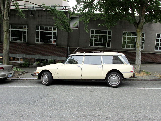 Seattle's Classics: 1973 Citroen DS Safari Estate