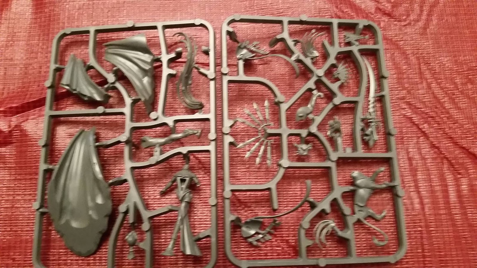Eldar Triumvirate Box Set Rules and Sprues - Faeit 212