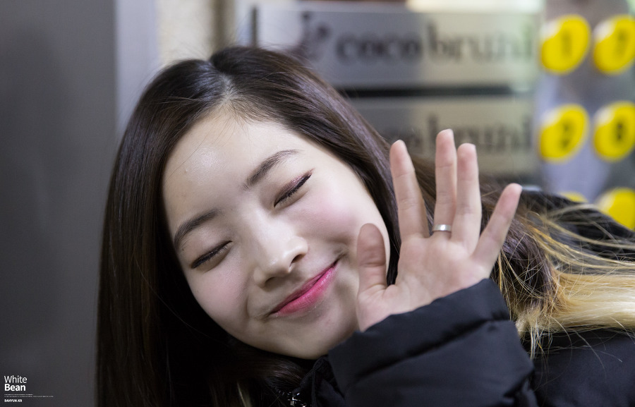 Joe's Twice Photo Blog: Momo, Dahyun, jeongyeon. weekly idol filming day