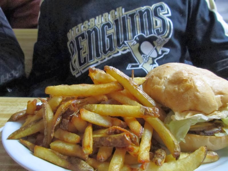 Burger Club - Winnipeg: Angelo's Chip Shop: 3.9/5