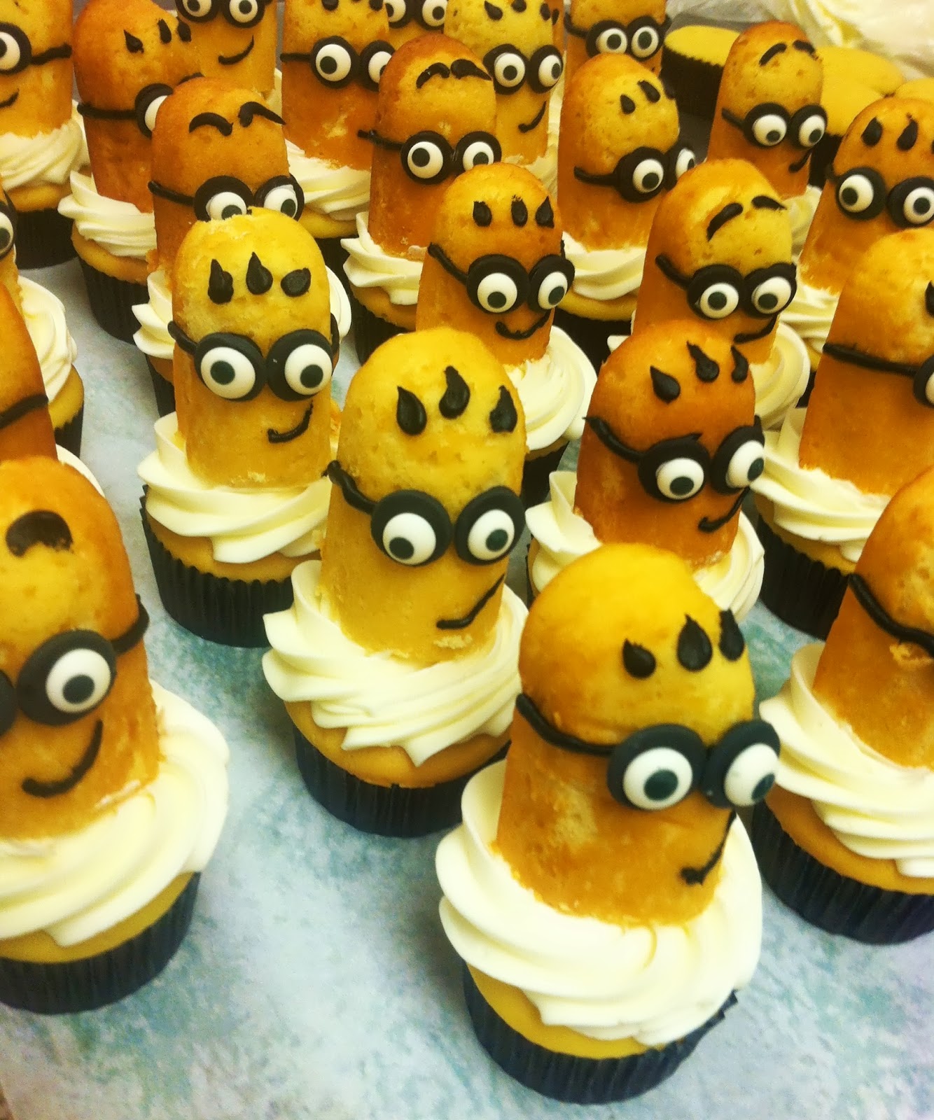 Lola Pearl Bake Shoppe: Mighty Cute Minion Cupcakes