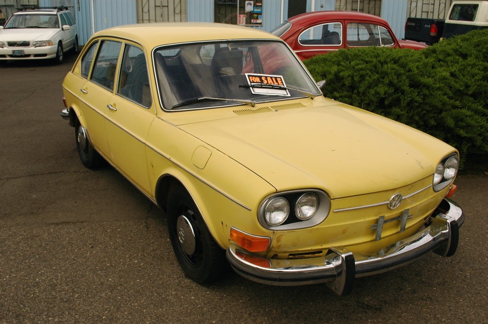 OLD PARKED CARS.: 1971 Volkswagen 411 4-Door Saloon.