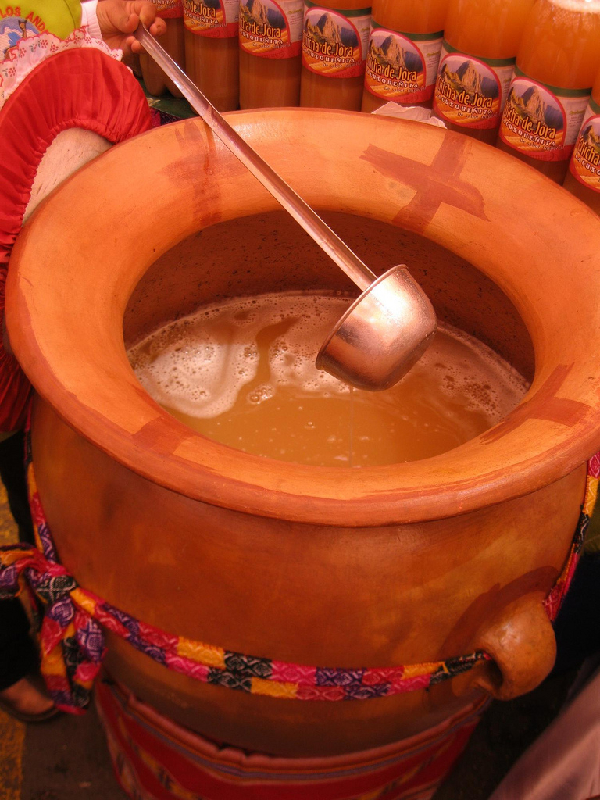 La chicha de jora: Historia y tradición del Néctar de los Incas