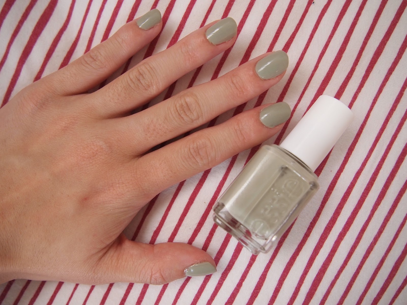 Essie: Da Bush (Swatch + Review) - status.chlo