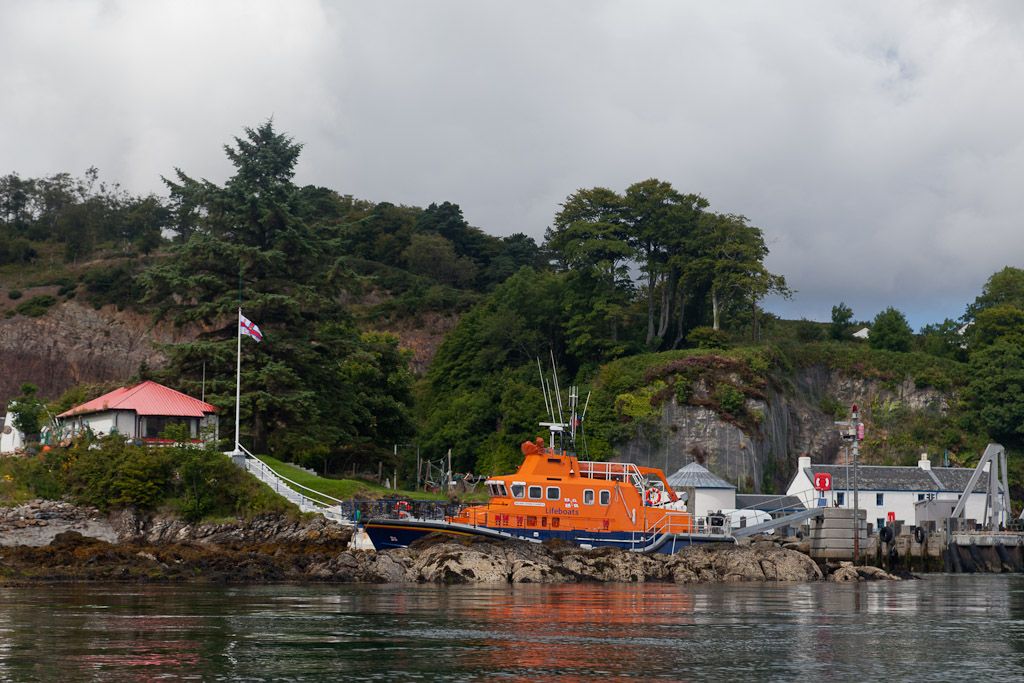 Sea kayaking with seakayakphoto.com: Close encounter with the RNLI ...