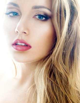 Biografia CATALINA CARAUS, romanca de la CHISINAU care studiaza la ...