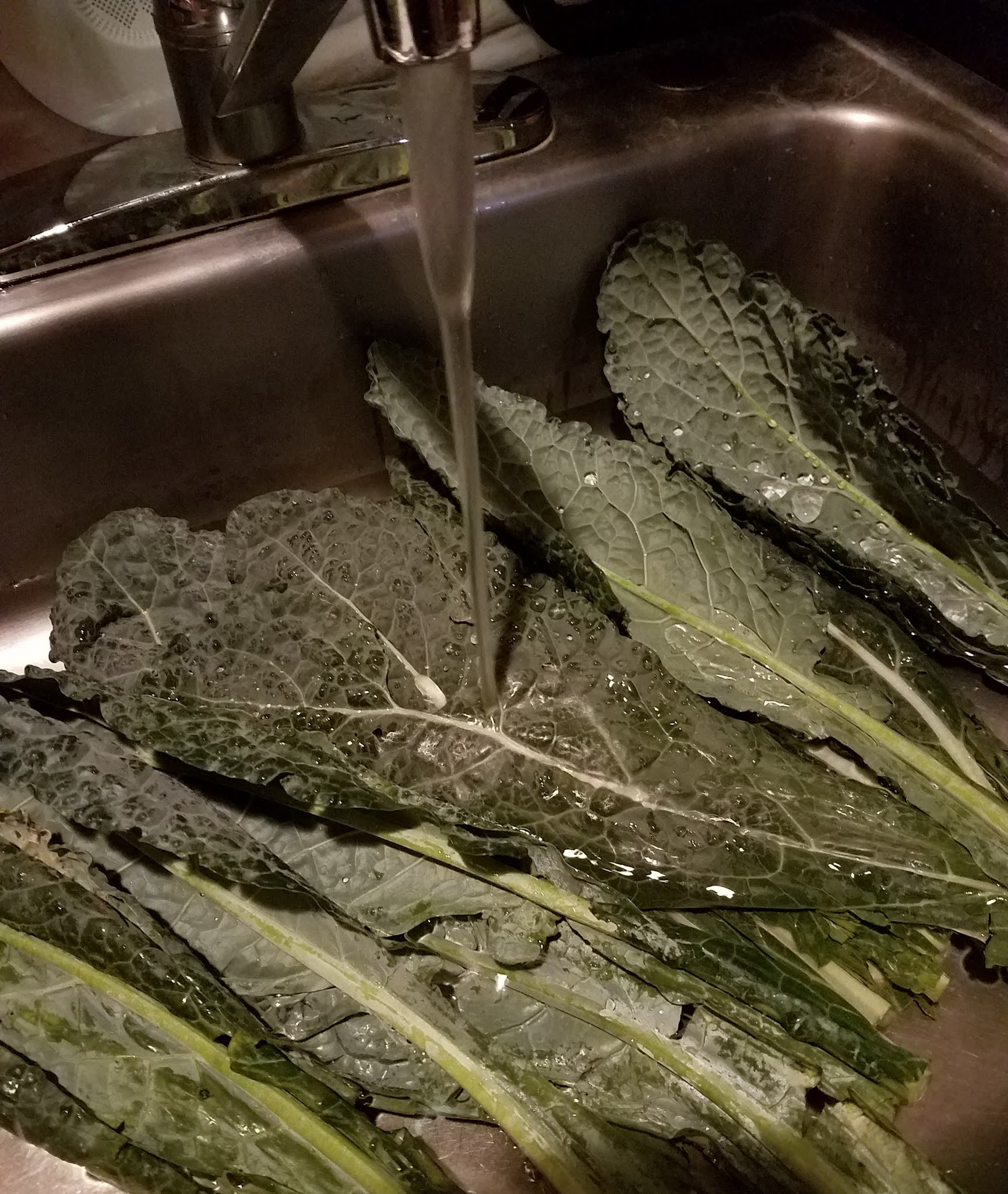 How to Prepare A Lacinato Kale Tossed Salad, easy preparation and ...