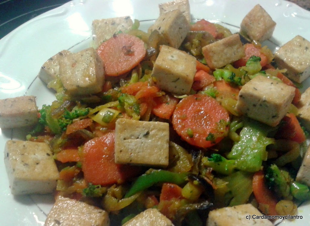 Cardamomoycilantro: SALTEADO DE TOFU CON VERDURAS