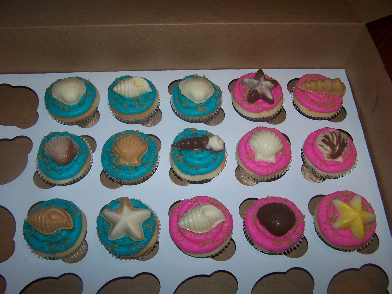 Heather Calvin Cakes: Beach themed cake pops and cupcakes