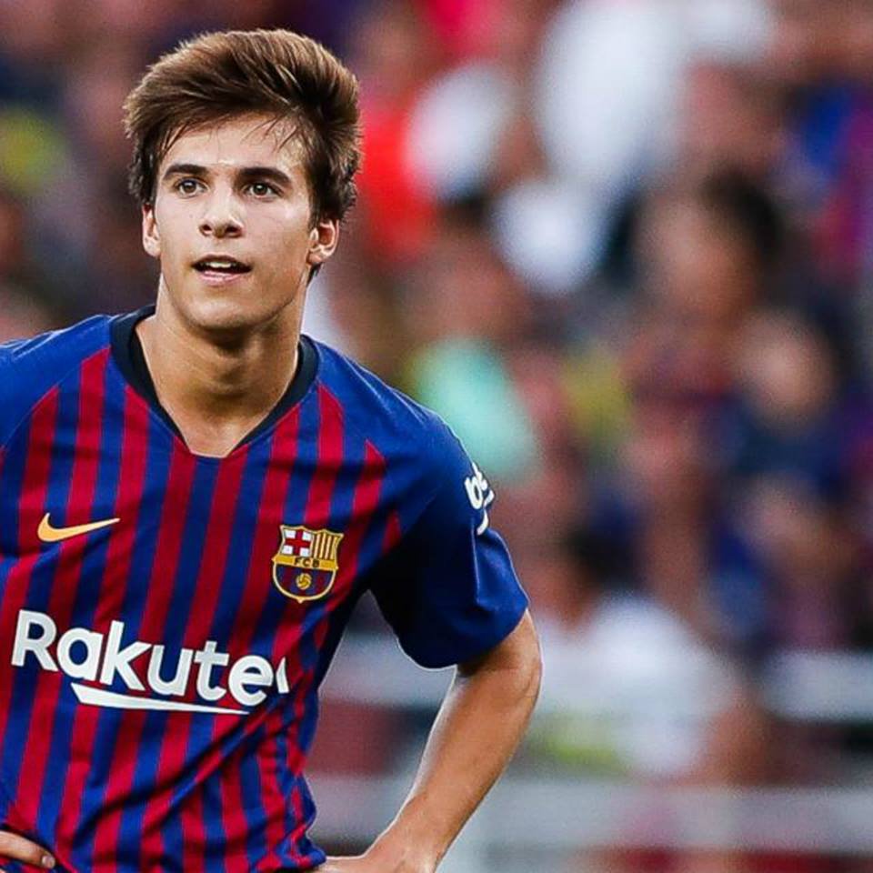 Muy buenas mis fanáticos, hoy os traigo un jugador que aún no pertenece ...