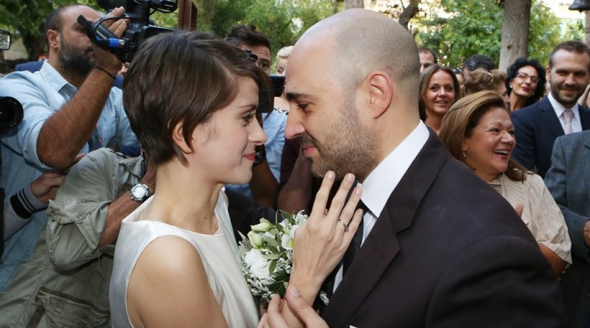 ΜΕΤΑ ΤΗΝ ΦΩΤΟΓΡΑΦΙΑ ΠΟΥ ΦΙΛΙΕΤΑΙ ΣΤΟ ΣΤΟΜΑ ΜΕ ΦΙΛΕΝΑΔΑ ΤΗΣ: ΜΑΣ ΚΑΝΕΙ ...