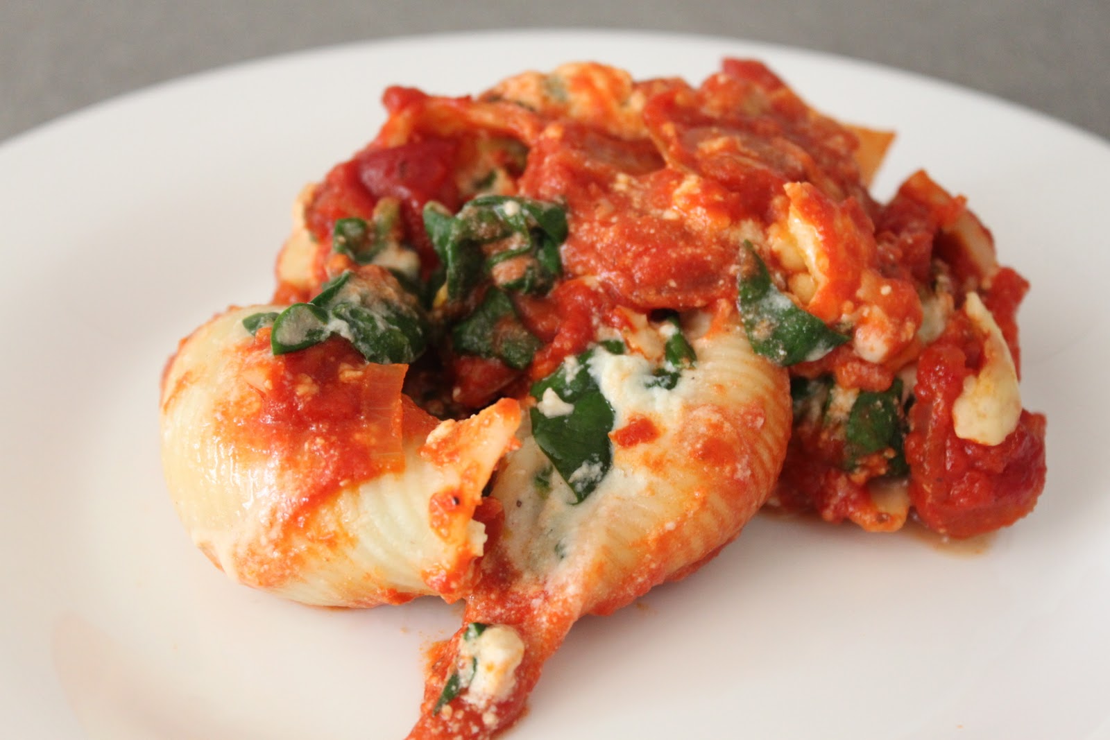 Spinach and ricotta stuffed pasta shells – Easy Cheesy Vegetarian