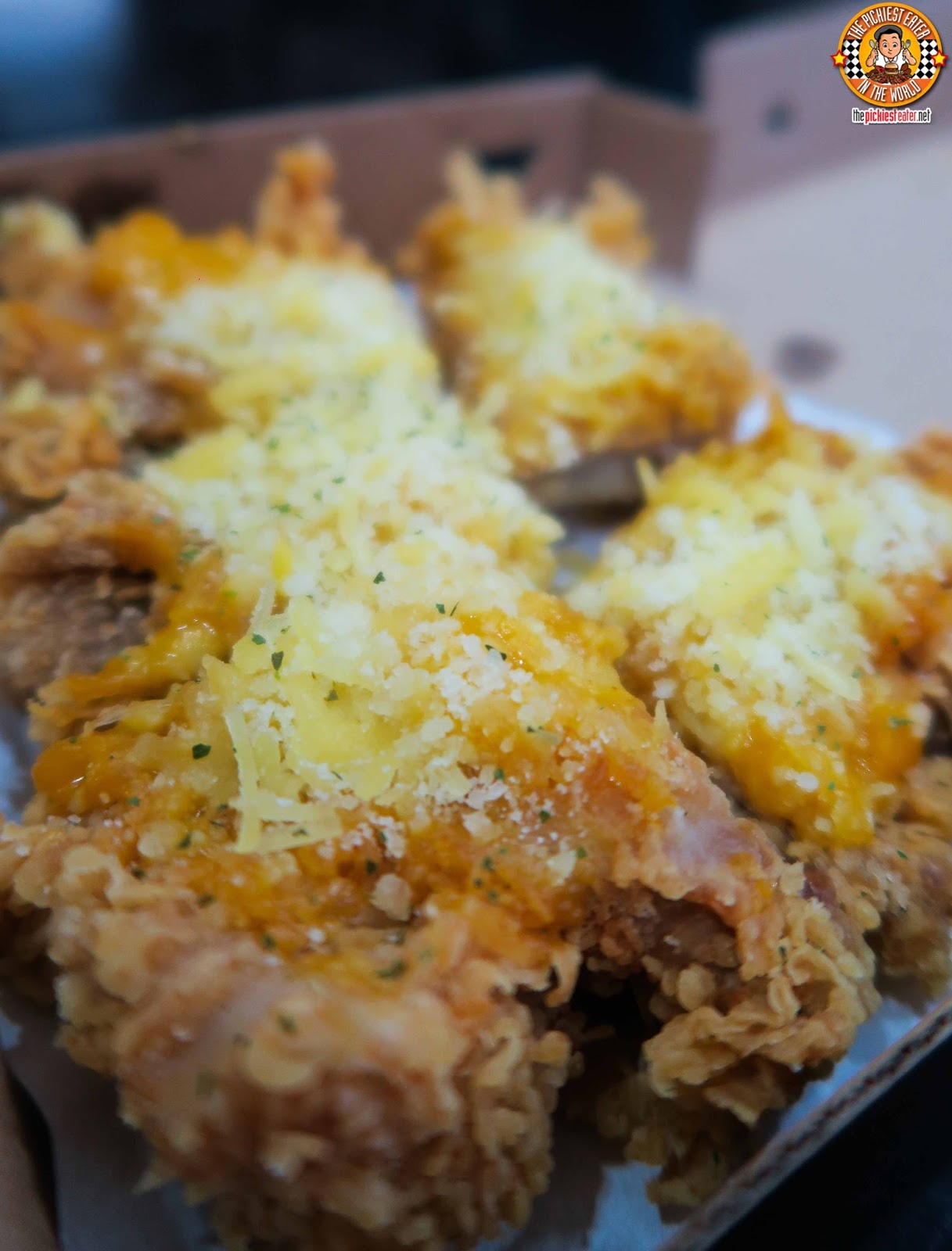 THE PICKIEST EATER IN THE WORLD: WHOA... KFC'S FOUR CHEESE CHIZZA!