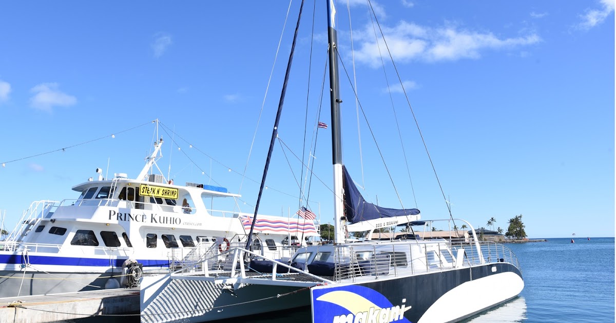 Oahu Photos: Boat Watching in Honolulu