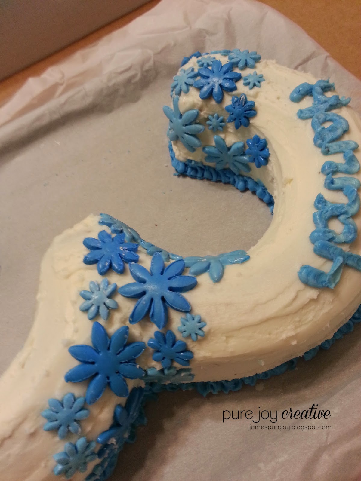 Trendy TreeHouse: Number 3 shaped cake tutorial