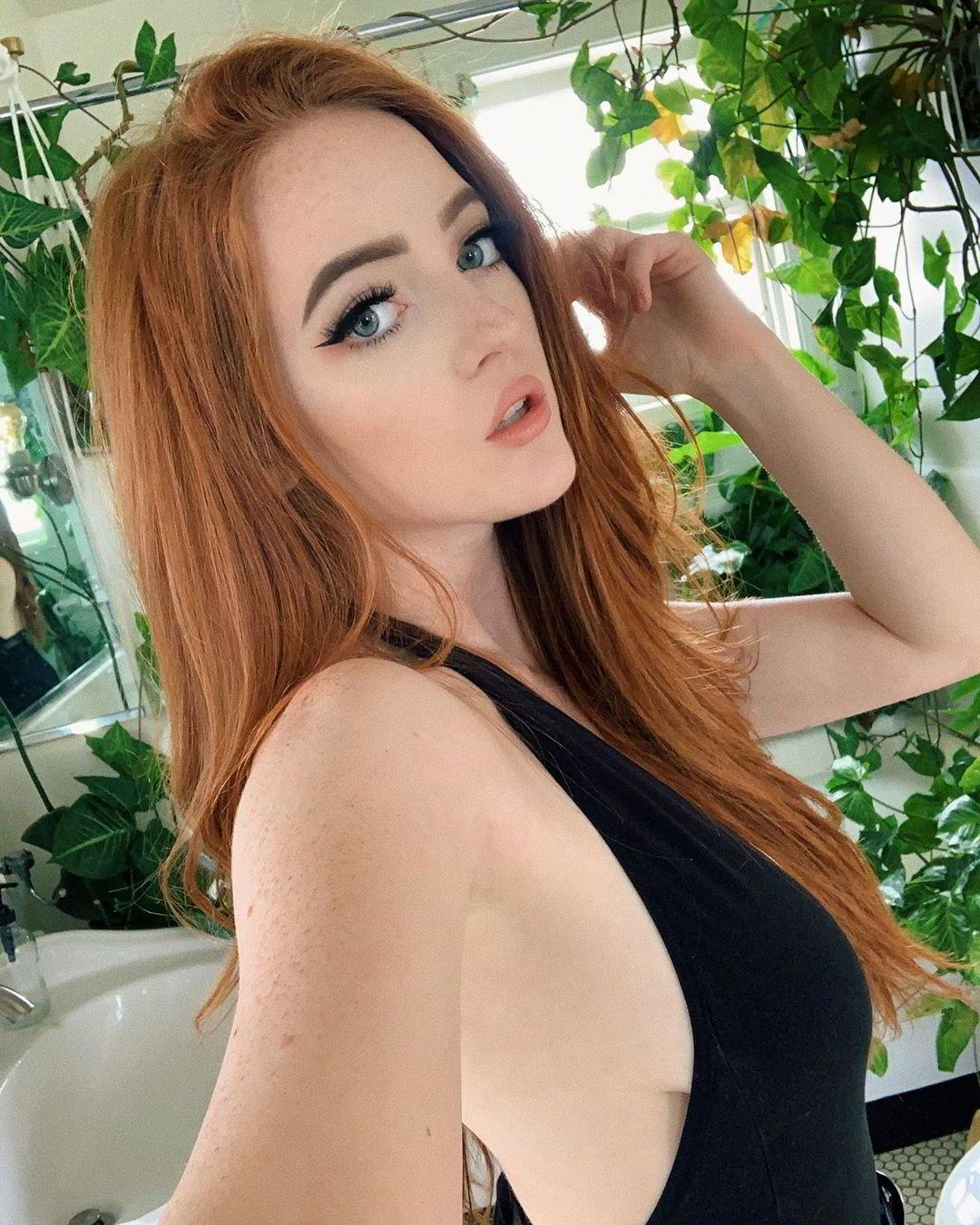 Kaiti Mackenzie | Rất dễ đuối trong ánh nhìn và body rực lửa của Kaiti Mackenzie - Gaidep Chanel