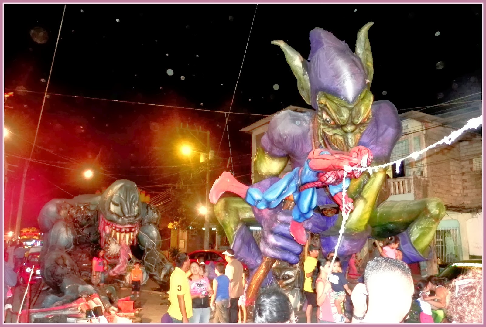 Fotos, Scrap y Algo mas.: Monigotes Gigantes - Tradición de mi País!