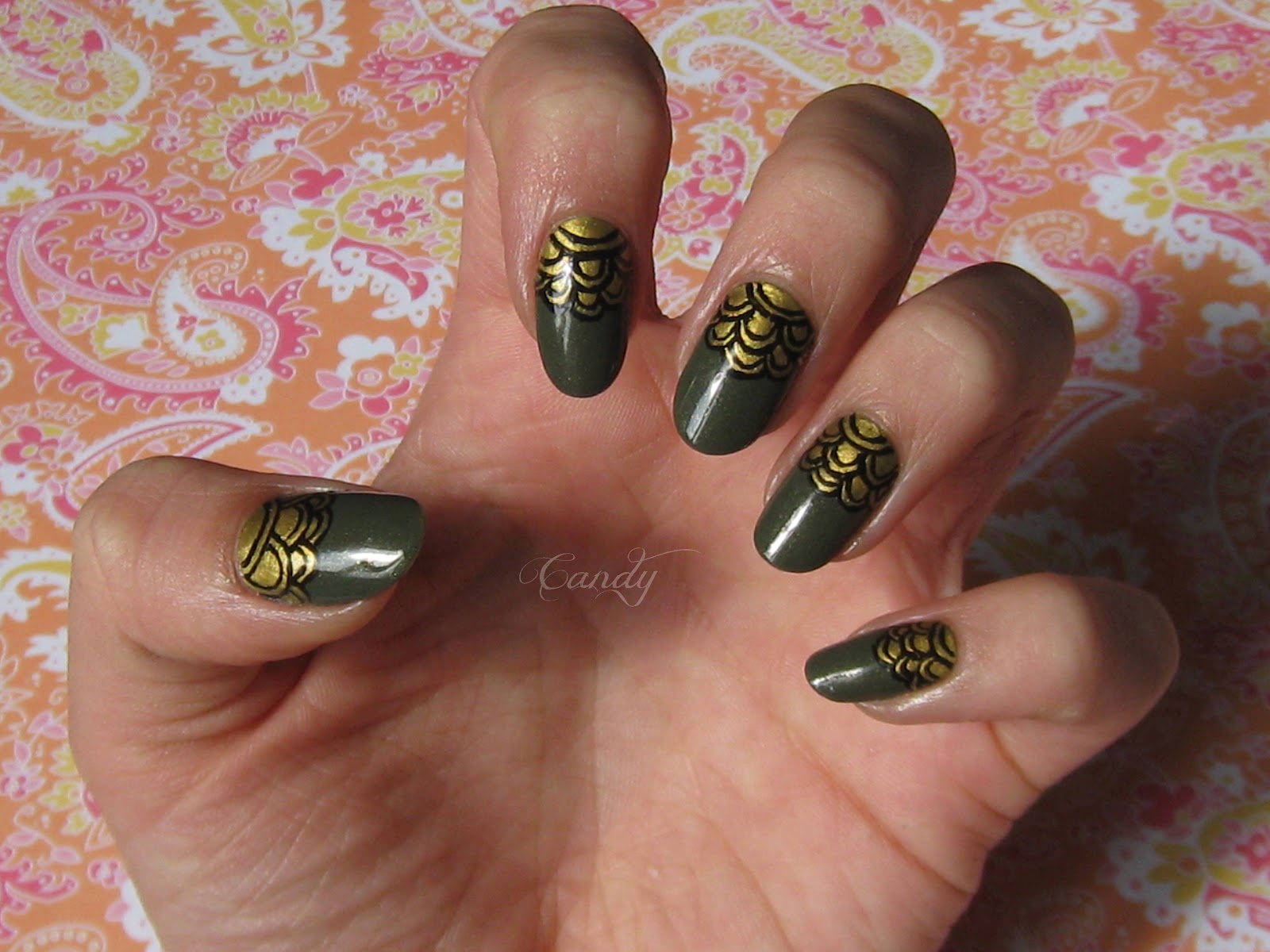 Mademoiselle Candice vernis ses ongles!: Golden Arcs Nail Art