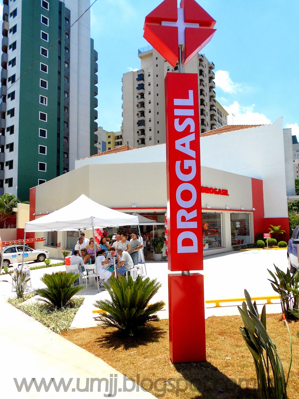 Um Jovem Jornalista: Drogasil inaugura mais uma filial