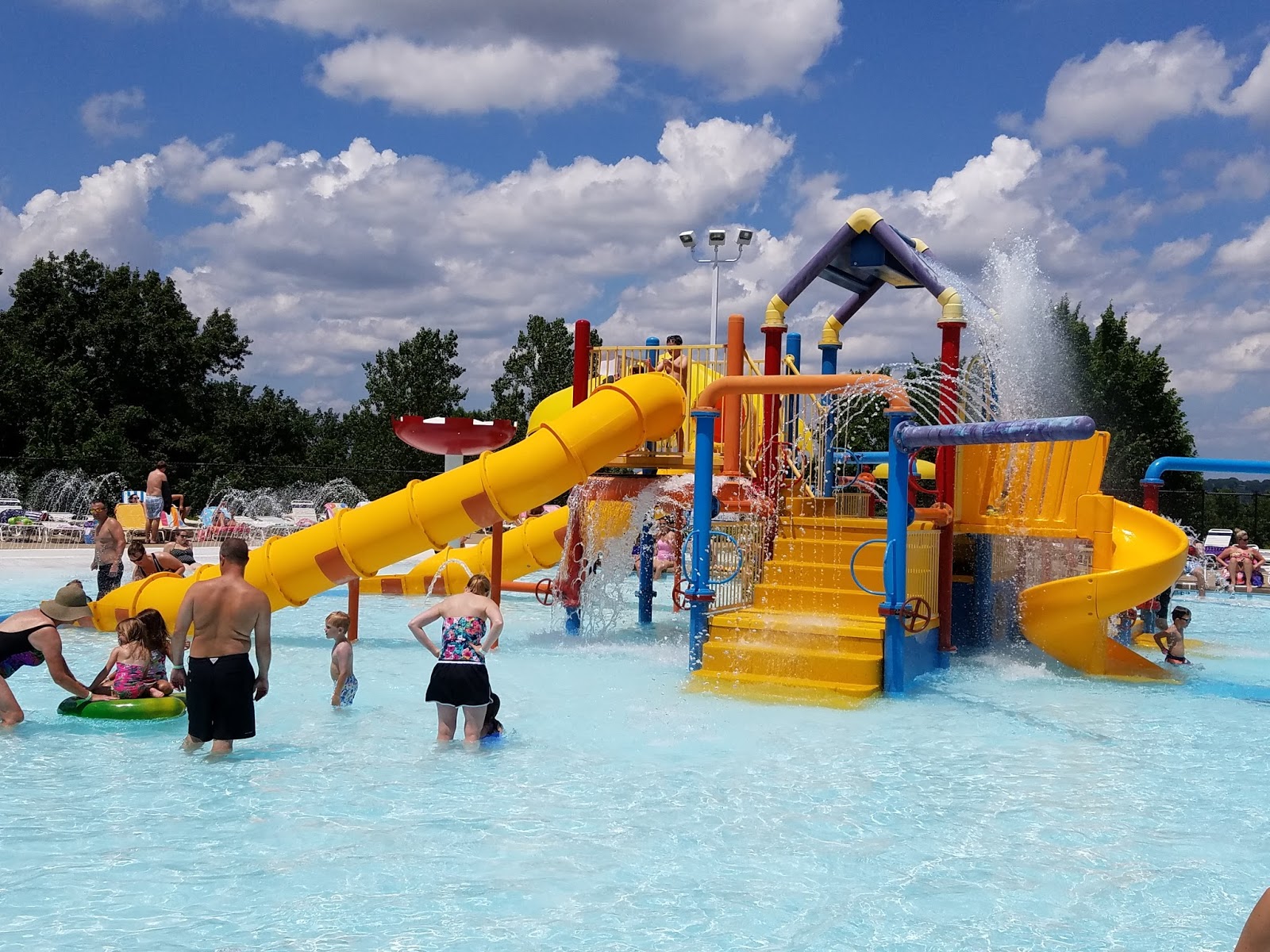 Play St. Louis: RiverChase YMCA of Fenton Outdoor Pool, Fenton