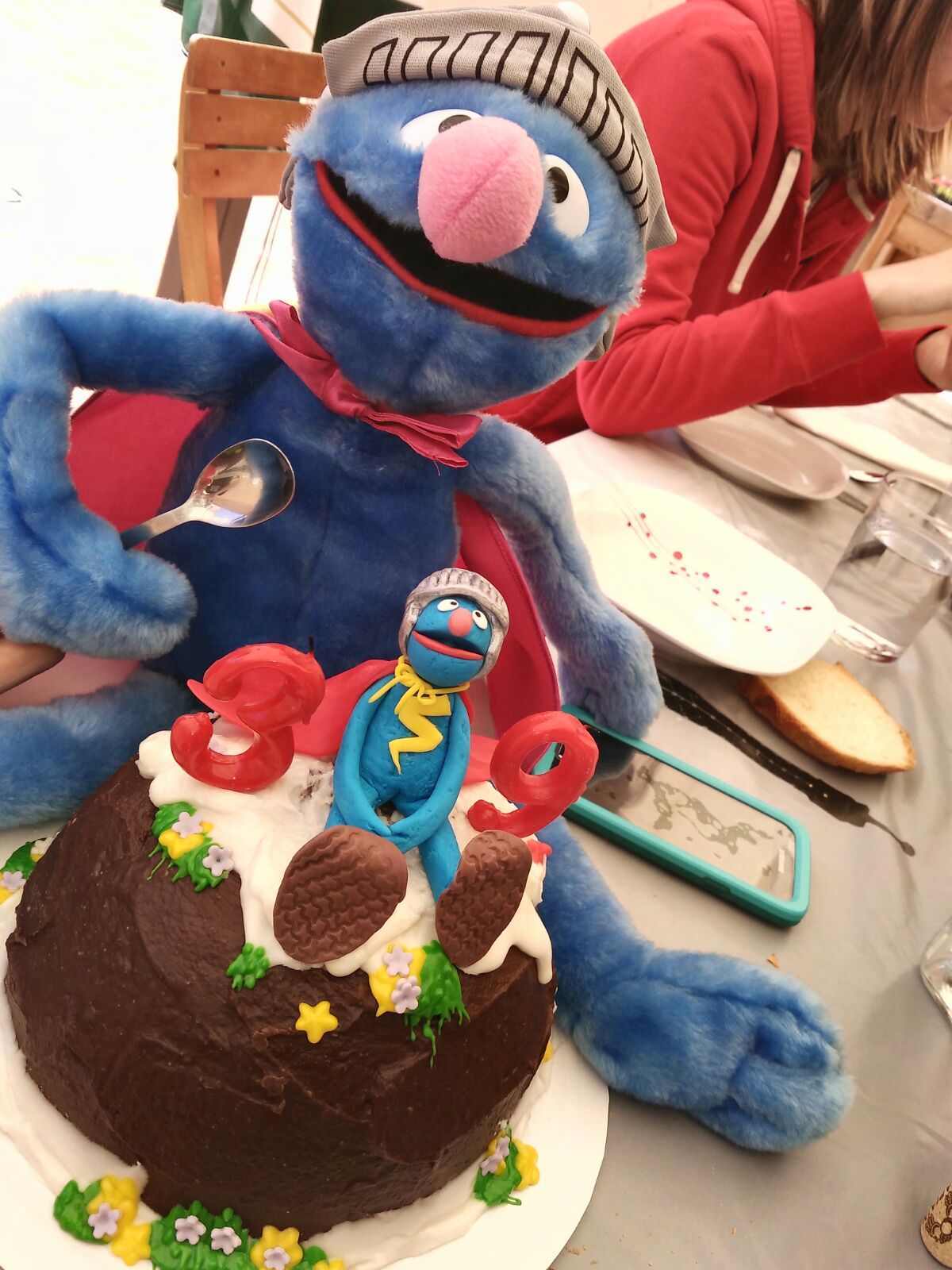 Julia´s Bakery: Carlos´S Super Grover Cake!! Happy Birthday