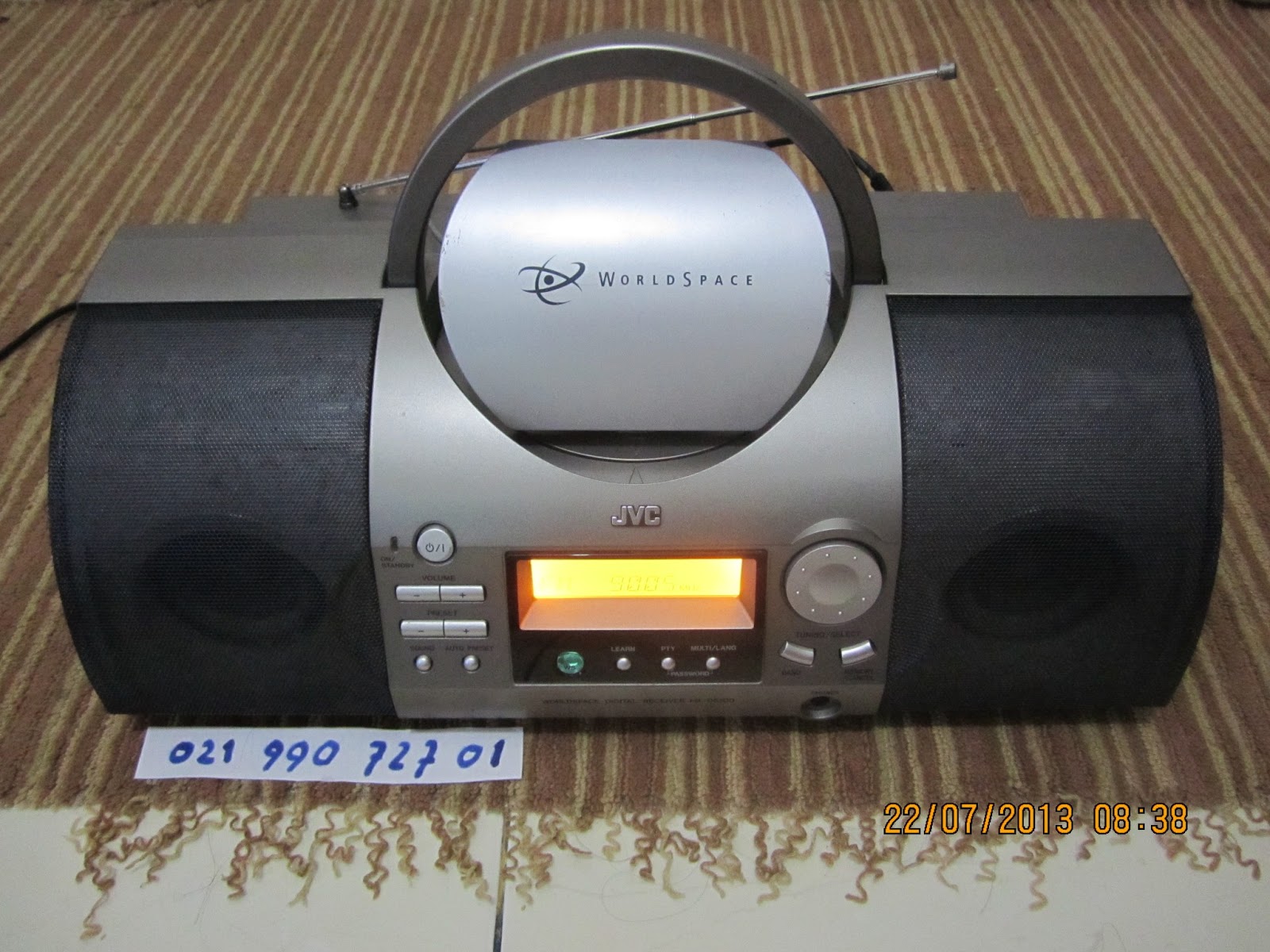 E L E C T R O N S: Digital Radio Worldspace satelite JVC FR-DS 100