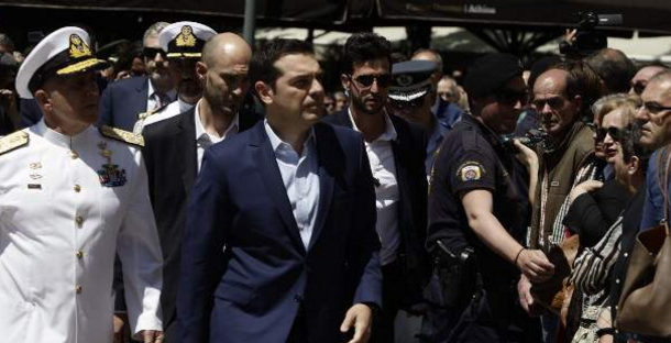 «ΠΑΡΑΙΤΗΣΟΥ!» ΒΙΝΤΕΟ: ΓΙΟΥΧΑΡΑΝ ΤΟΝ ΤΣΙΠΡΑ ΣΤΗΝ ΚΗΔΕΙΑ ΤΟΥ ΜΗΤΣΟΤΑΚΗ ...